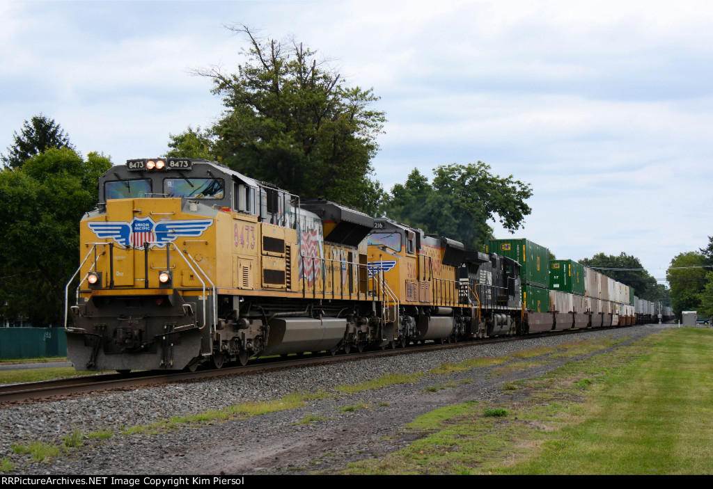 UP 8473 NS Train 211